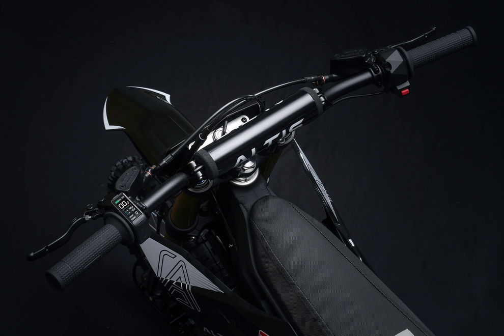 Altis Delta Electric Pit Bike | 13kW, 62MPH | Emoto Superstore